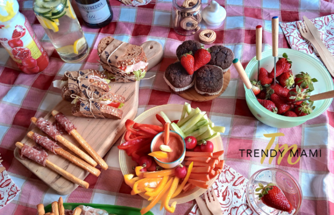 Enjoy the Outdoors with This Picnic Basket Menu - Video - Trendy Mami