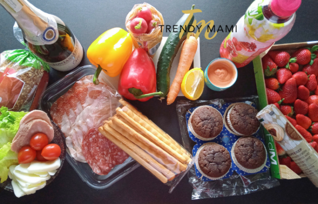 Enjoy the Outdoors with This Picnic Basket Menu - Video - Trendy Mami