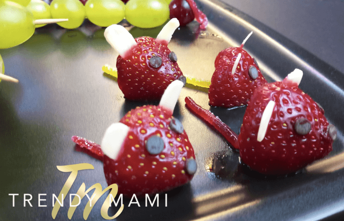 How to Make Animal Fruit Snacks They'll Actually Eat - Trendy Mami